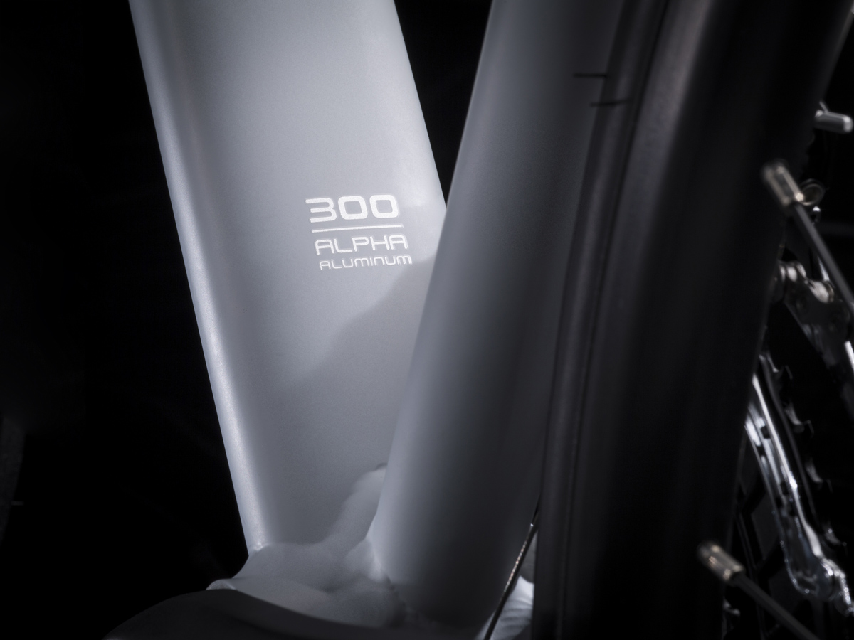 トレック エモンダALRの人気の秘密を解説 | サイクルストアファースト｜仙台のロードバイク・クロスバイク・MTB専門店